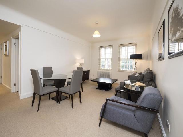 Fulham Road, London, SW3 2 bed apartment to rent £4,117 pcm £950 pw