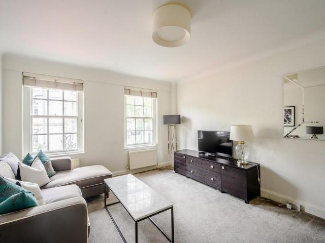 Fulham Road, London, SW3 2 bed apartment to rent £4,550 pcm £1,050 pw