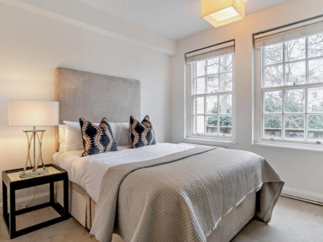 Fulham Road, London SW3 2 bed apartment to rent £4,550 pcm £1,050 pw