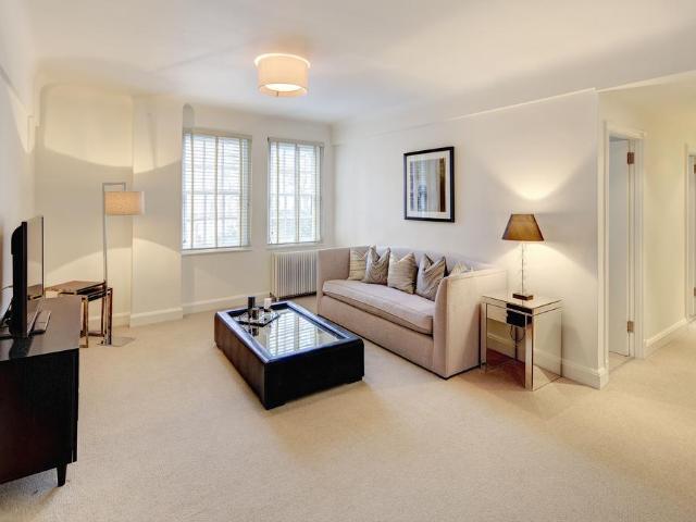 Fulham Road, London, SW3 2 bed apartment to rent £4,550 pcm £1,050 pw