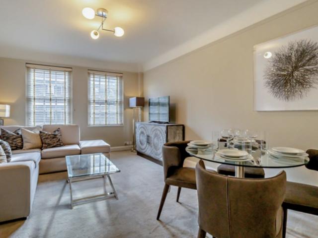 Fulham Road, London SW3 2 bed apartment to rent £4,550 pcm £1,050 pw