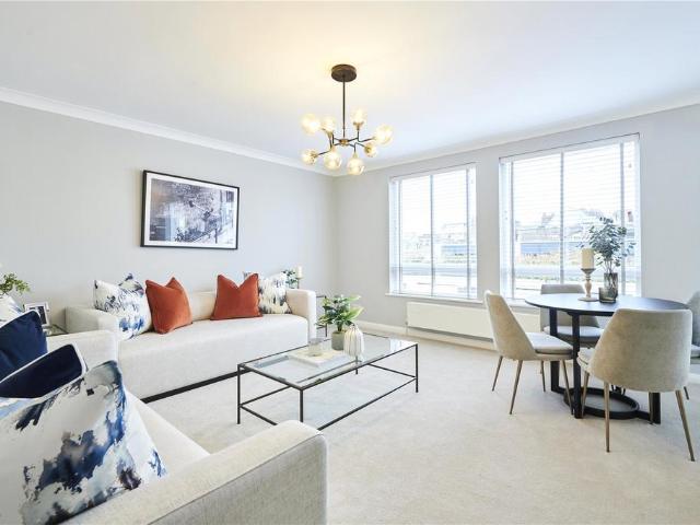 Fulham Road, London SW3 2 bed apartment to rent £4,593 pcm £1,060 pw