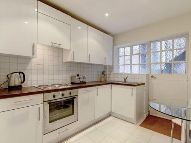 Fulham Road, London SW3 2 bed apartment to rent £4,767 pcm £1,100 pw