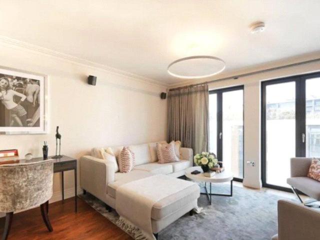 Fulham Road, London SW3 2 bed apartment to rent £6,002 pcm £1,385 pw