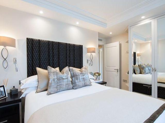 Fulham Road, London SW3 2 bed apartment to rent £6,002 pcm £1,385 pw