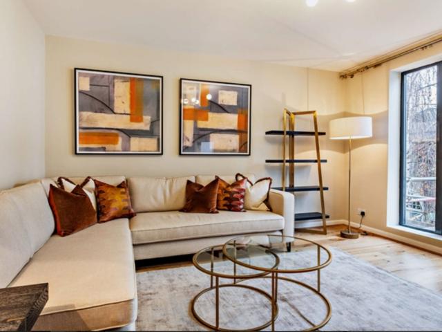 Fulham Road, London SW3, 2 bed flat to rent, £4,333 pcm | PrimeLocation