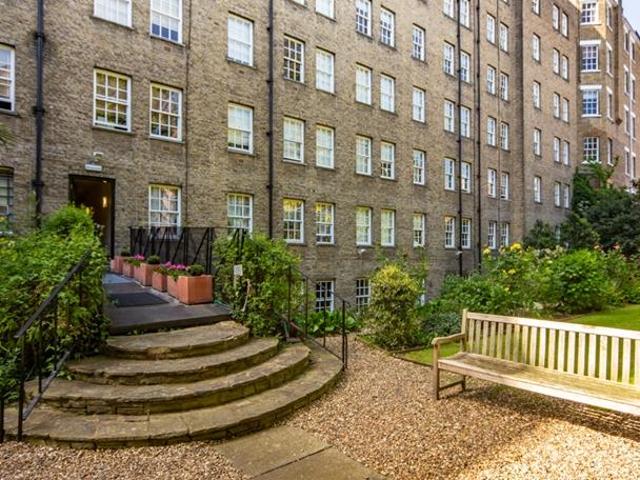 Fulham Road, London SW3 2 bed flat to rent £4,550 pcm £1,050 pw