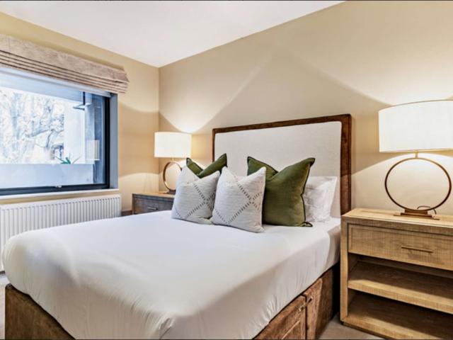 Fulham Road, London SW3, 2 bed flat to rent, £4,593 pcm | PrimeLocation