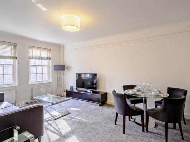 Fulham Road, London SW3, 2 bed flat to rent, £4,810 pcm | PrimeLocation