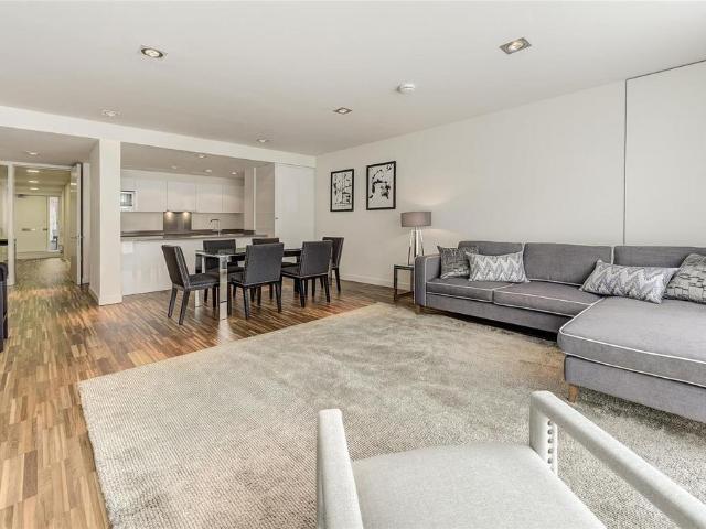 FULHAM ROAD, London, SW3 2 bed flat to rent £5,633 pcm £1,300 pw