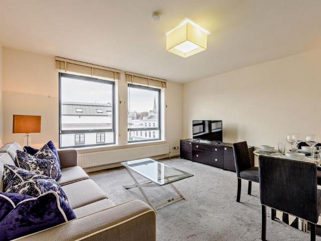 Fulham Road, London SW3 2 bed flat to rent £3,900 pcm £900 pw