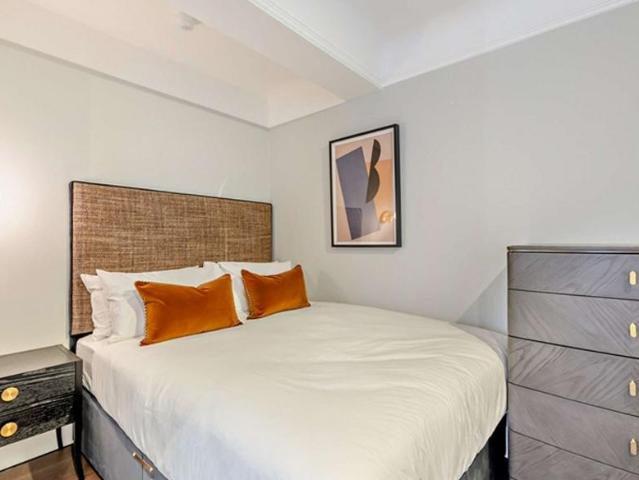 Fulham Road, Pelham Court, SW3 1 bed apartment to rent £2,383 pcm £550 pw