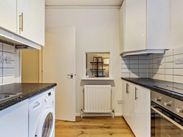 Fulham Road, South Kensington, London. 2 bed apartment to rent £4,333 pcm £1,000 pw