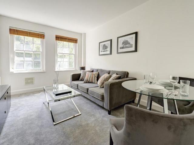 Fulham Road, South Kensington, SW3 1 bed flat to rent £3,293 pcm £760 pw