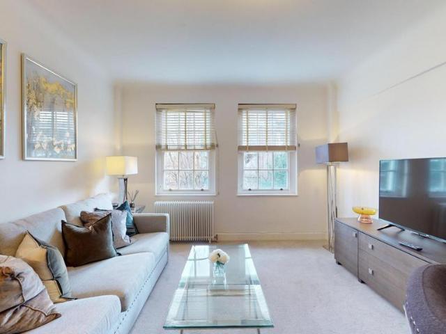 Fulham Road, South Kensington, SW3 2 bed flat to rent £3,987 pcm £920 pw