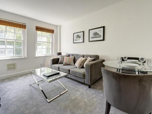 Fulham Road, South Kensington 1 bed flat to rent £3,294 pcm £760 pw
