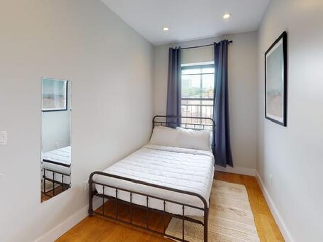 Full bedroom in 3 bed/1 bath home in Central Harlem #1091 B