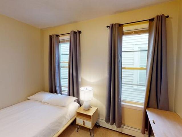 Full bedroom in 3 bed/1 bath home in Central Square Cambridge #1298 B
