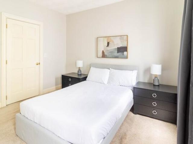 Full bedroom in 3 bed/1 bath home in Central Square Cambridge #1299 B
