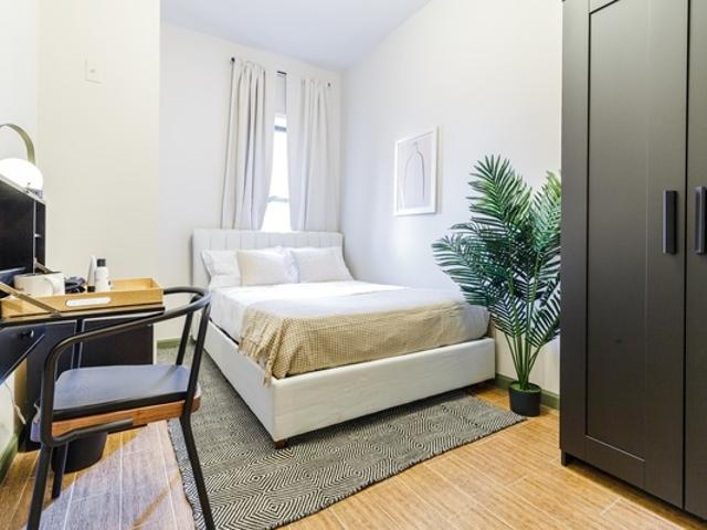 Full bedroom in 3 bed/1 bath home in Chinatown #264 C