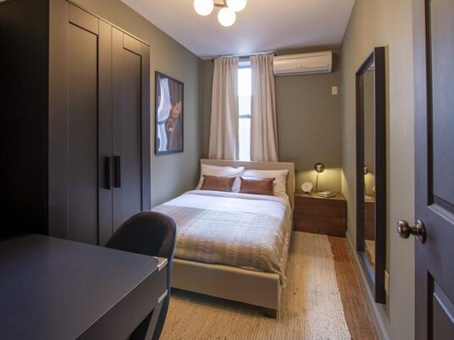 Full bedroom in 3 bed/1 bath home in Chinatown #268 A