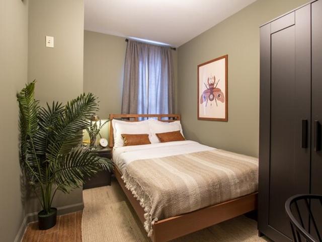 Full bedroom in 3 bed/1 bath home in Chinatown #268 C