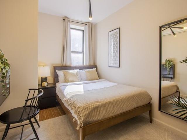 Full bedroom in 3 bed/1 bath home in Chinatown #262 C