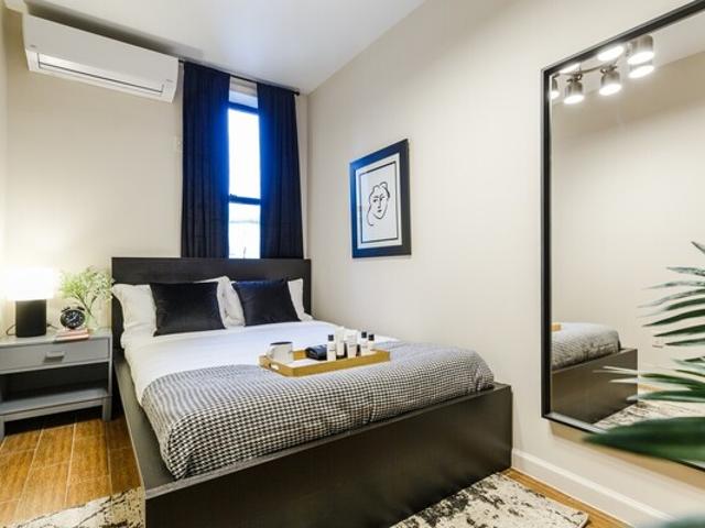 Full bedroom in 3 bed/1 bath home in Chinatown #263 A