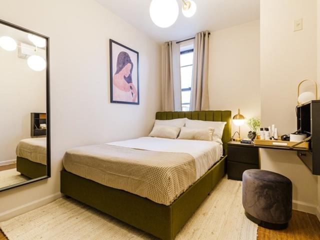 Full bedroom in 3 bed/1 bath home in Chinatown #263 C
