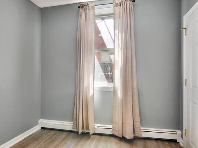 Full bedroom in 3 bed/1 bath home in North End #472 C