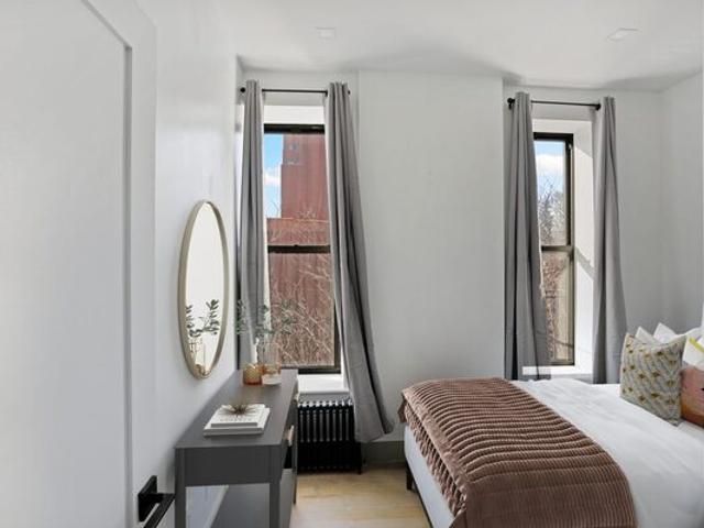 Full bedroom in 3 bed/1 bath home in Park Slope #877 A