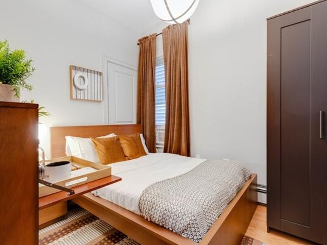 Full bedroom in 3 bed/1 bath home in South Boston #196 C