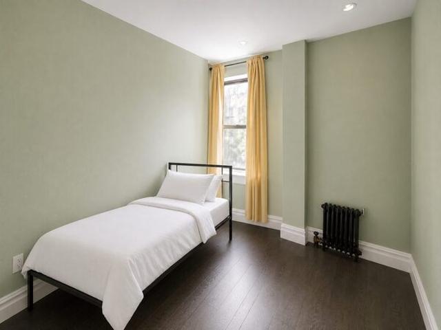Full bedroom in 3 bed/2 bath home in East Village #557 B