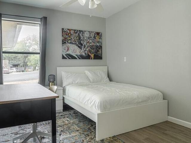 Full bedroom in 3 bed/2 bath home in Franklin Park #1405 A