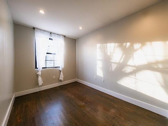 Full bedroom in 3 bed/3 bath home in Flatbush #1820 B