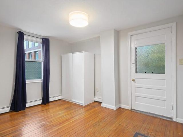 Full bedroom in 2 bed/1.5 bath home in Newton Corner #776 A
