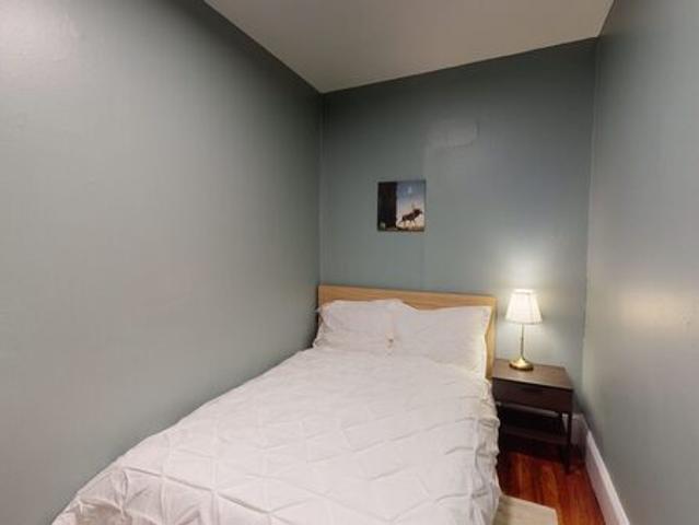 Full bedroom in 7 bed/2 bath home in Allston #834 E