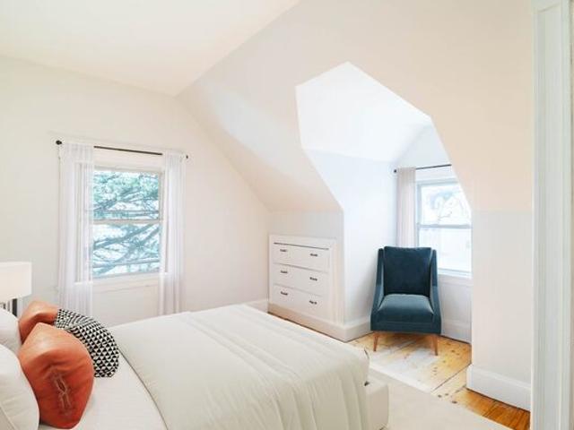 Full bedroom in 7 bed/2 bath home in Brighton #1517 G