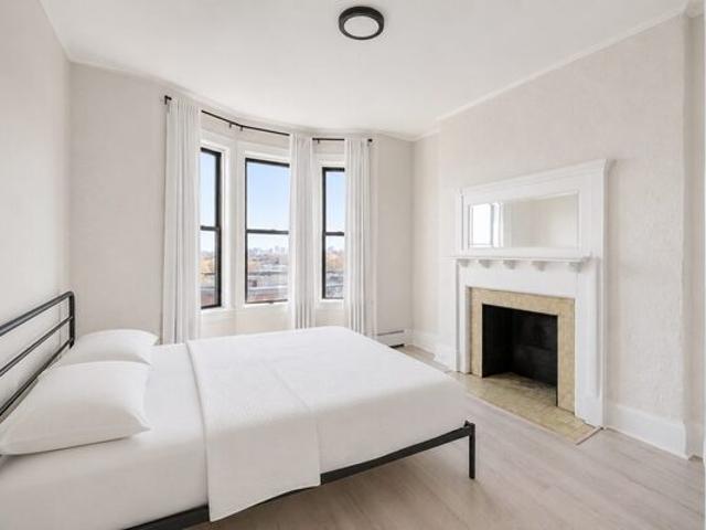 Full bedroom in 4 bed/1 bath home in Allston #1420 B