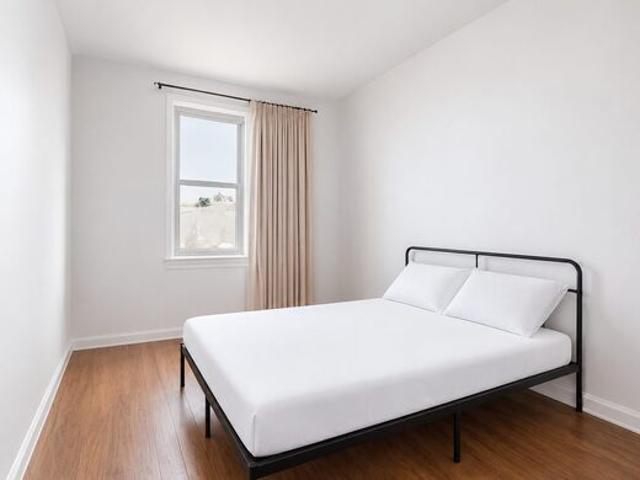 Full bedroom in 4 bed/1 bath home in Astoria #1266 A