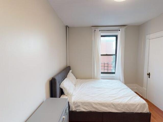 Full bedroom in 4 bed/1 bath home in Central Harlem #1428 C