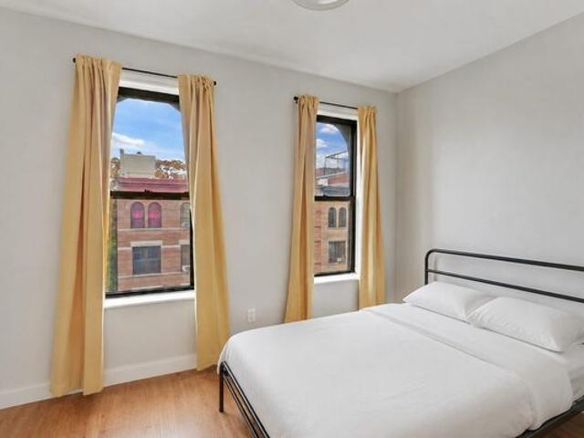 Full bedroom in 4 bed/1 bath home in Crown Heights #960 A