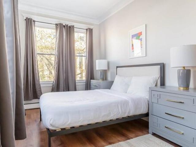 Full bedroom in 4 bed/1 bath home in Greenville #1657 B