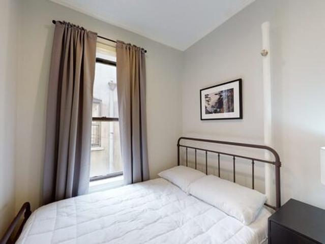 Full bedroom in 4 bed/1 bath home in Hamilton Heights #779 B
