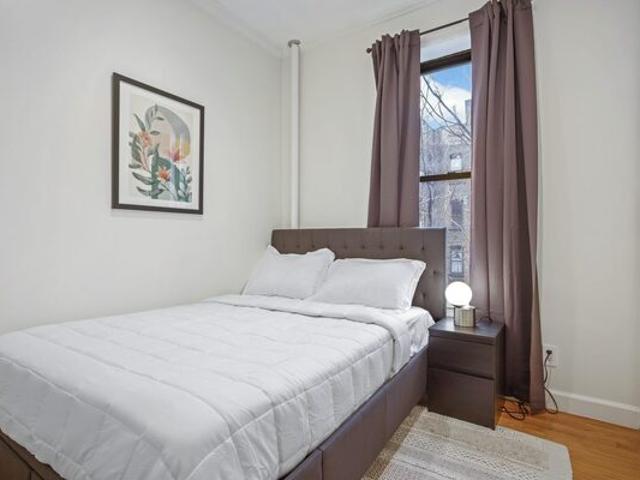 Full bedroom in 4 bed/1 bath home in Hamilton Heights #797 B