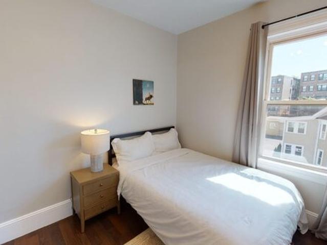Full bedroom in 4 bed/1.5 bath home in Dorchester Fields Corner West #1215 A