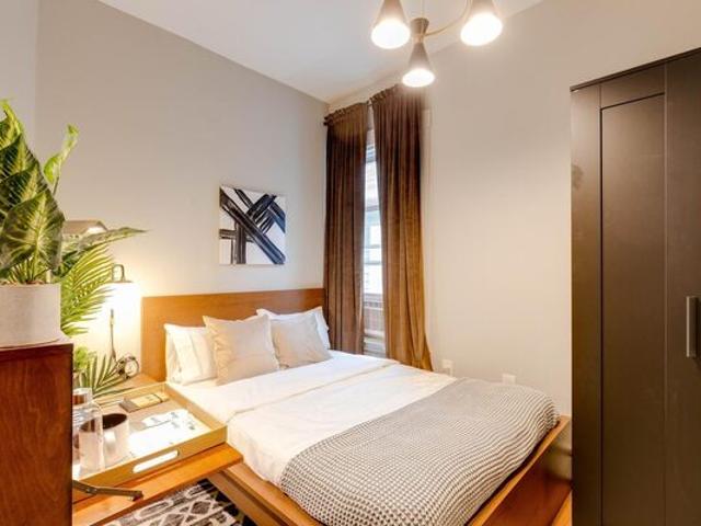 Full bedroom in 4 bed/1.5 bath home in South Boston #193 2C