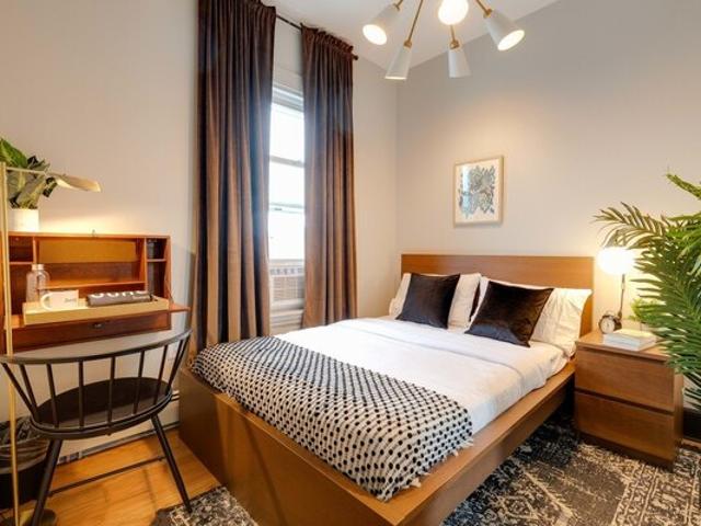 Full bedroom in 4 bed/1.5 bath home in South Boston #193 2D