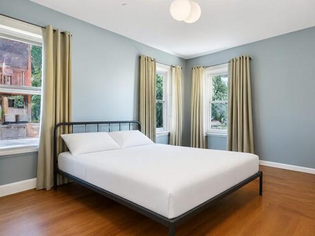 Full bedroom in 4 bed/2 bath home in Allston #421 D