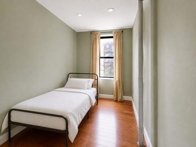 Full bedroom in 4 bed/2 bath home in East Harlem #701 D